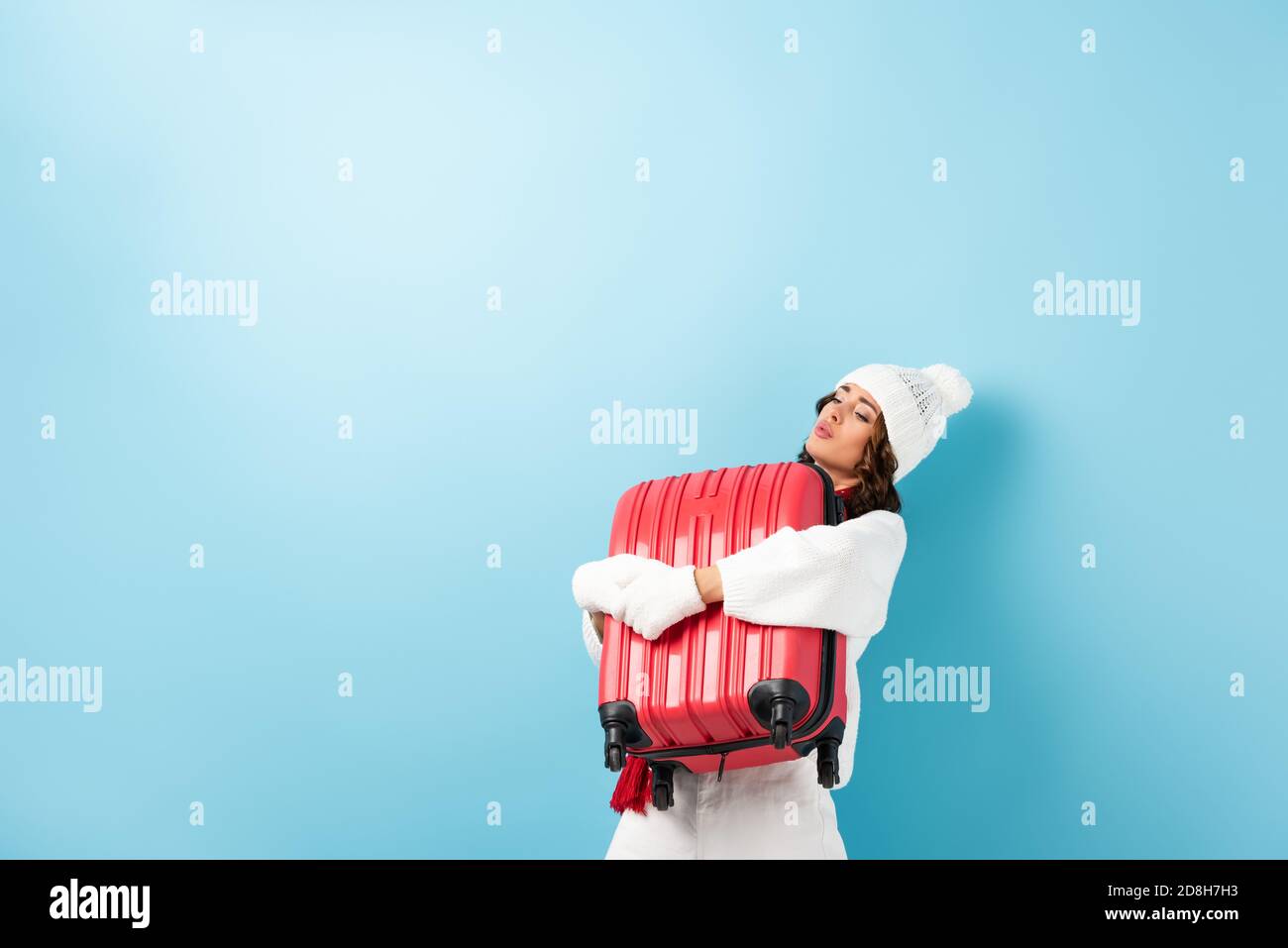 Woman carrying heavy bag hi-res stock photography and images - Alamy