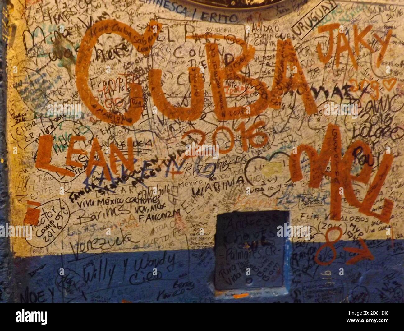 Havana graffiti hi-res stock photography and images - Alamy