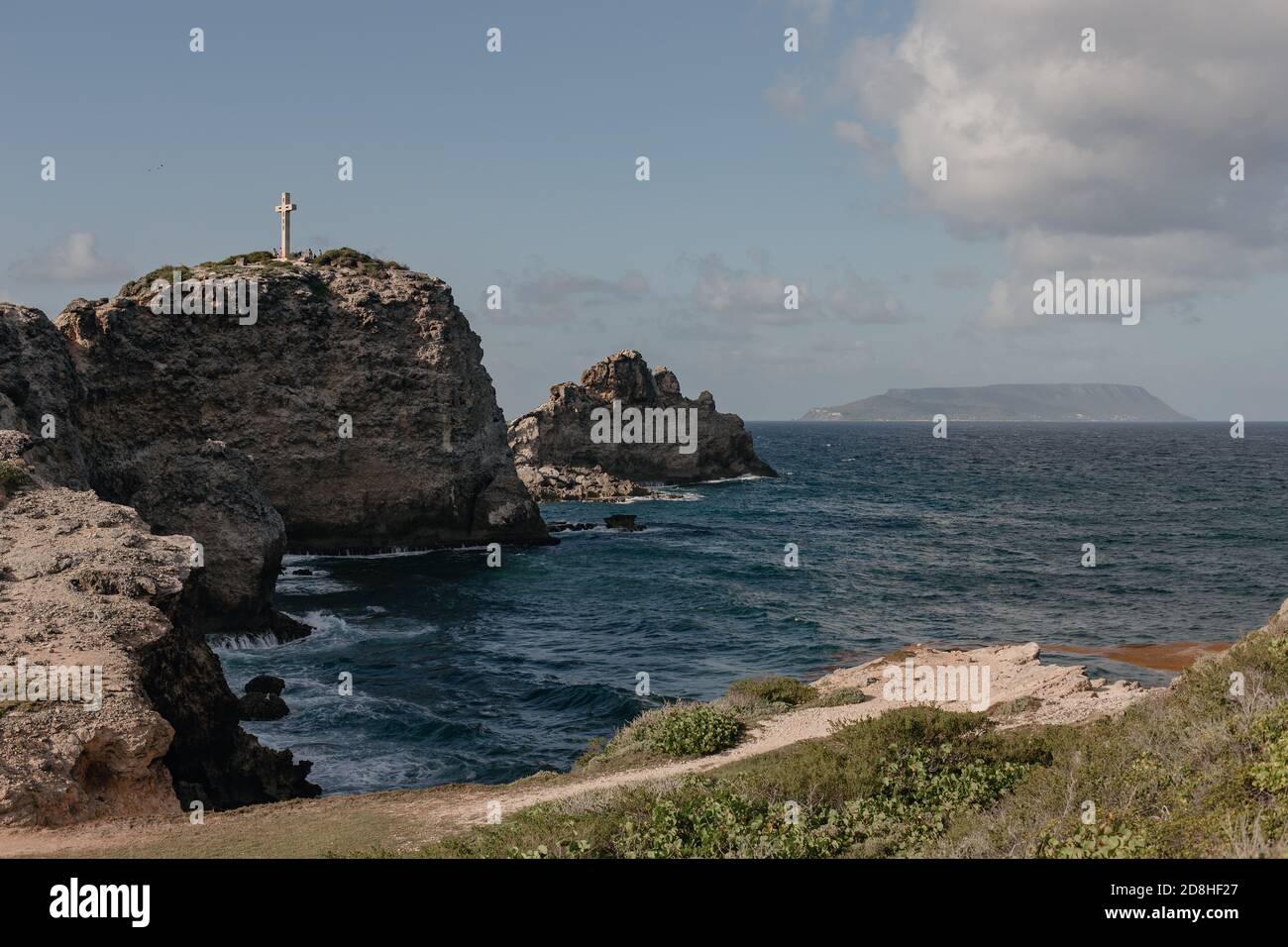 A cross on top of a big rock formation facing the Atlantic Ocean Stock ...