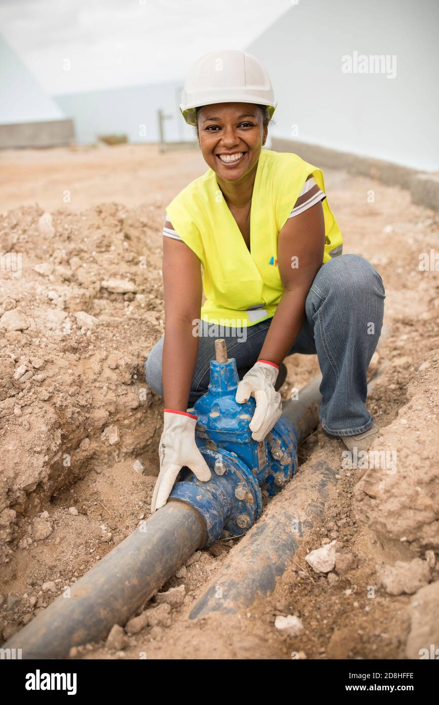 Construction black woman helmet hi-res stock photography and images - Alamy