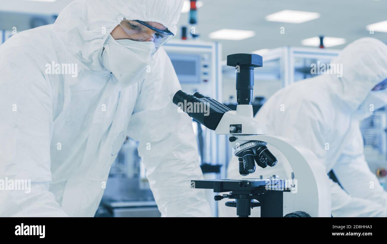 Laboratory workers hi-res stock photography and images - Alamy