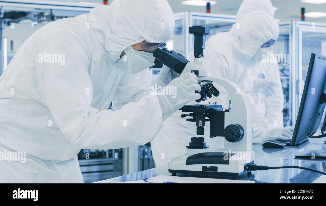 Laboratory workers hi-res stock photography and images - Alamy