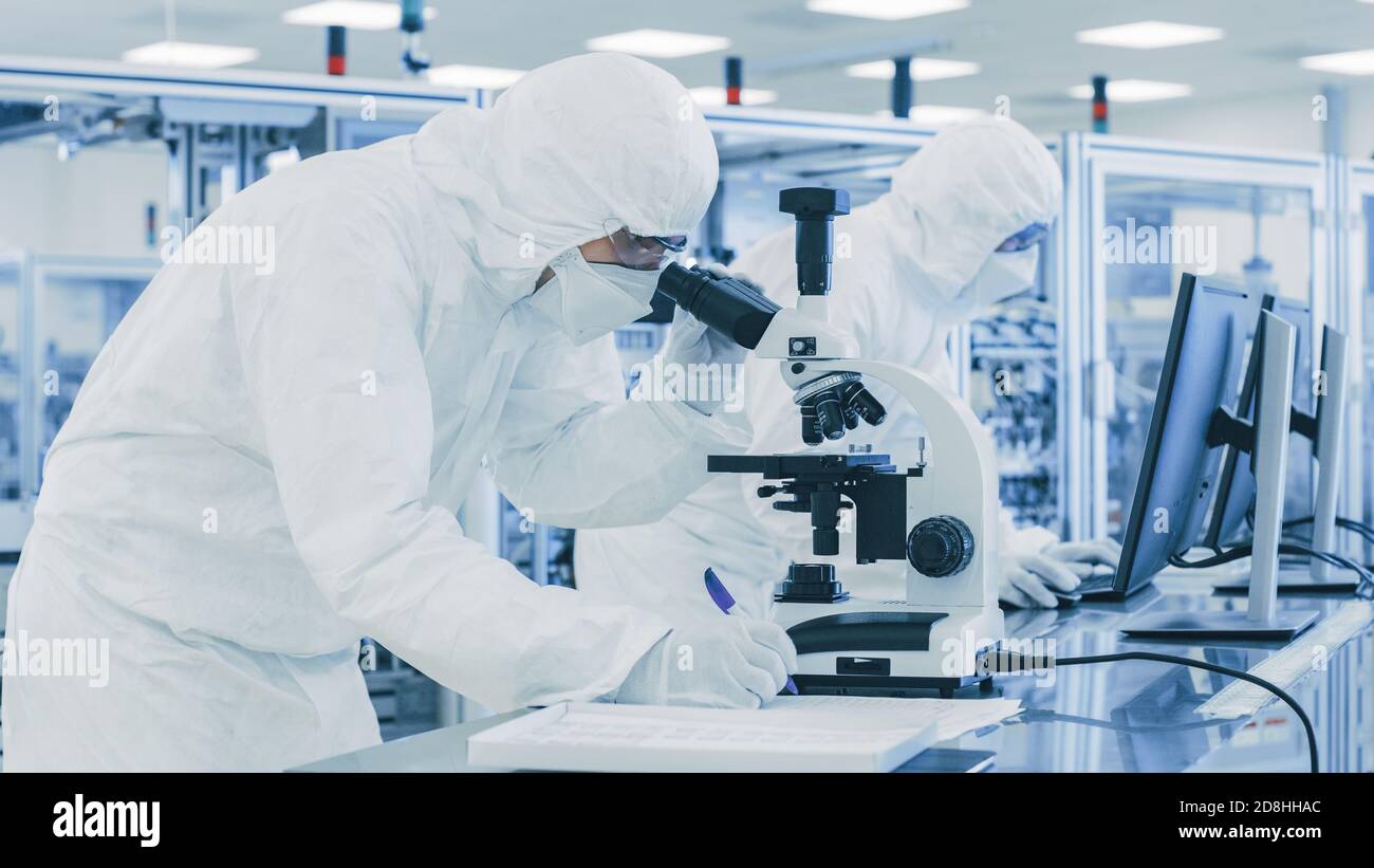 Laboratory workers hi-res stock photography and images - Alamy
