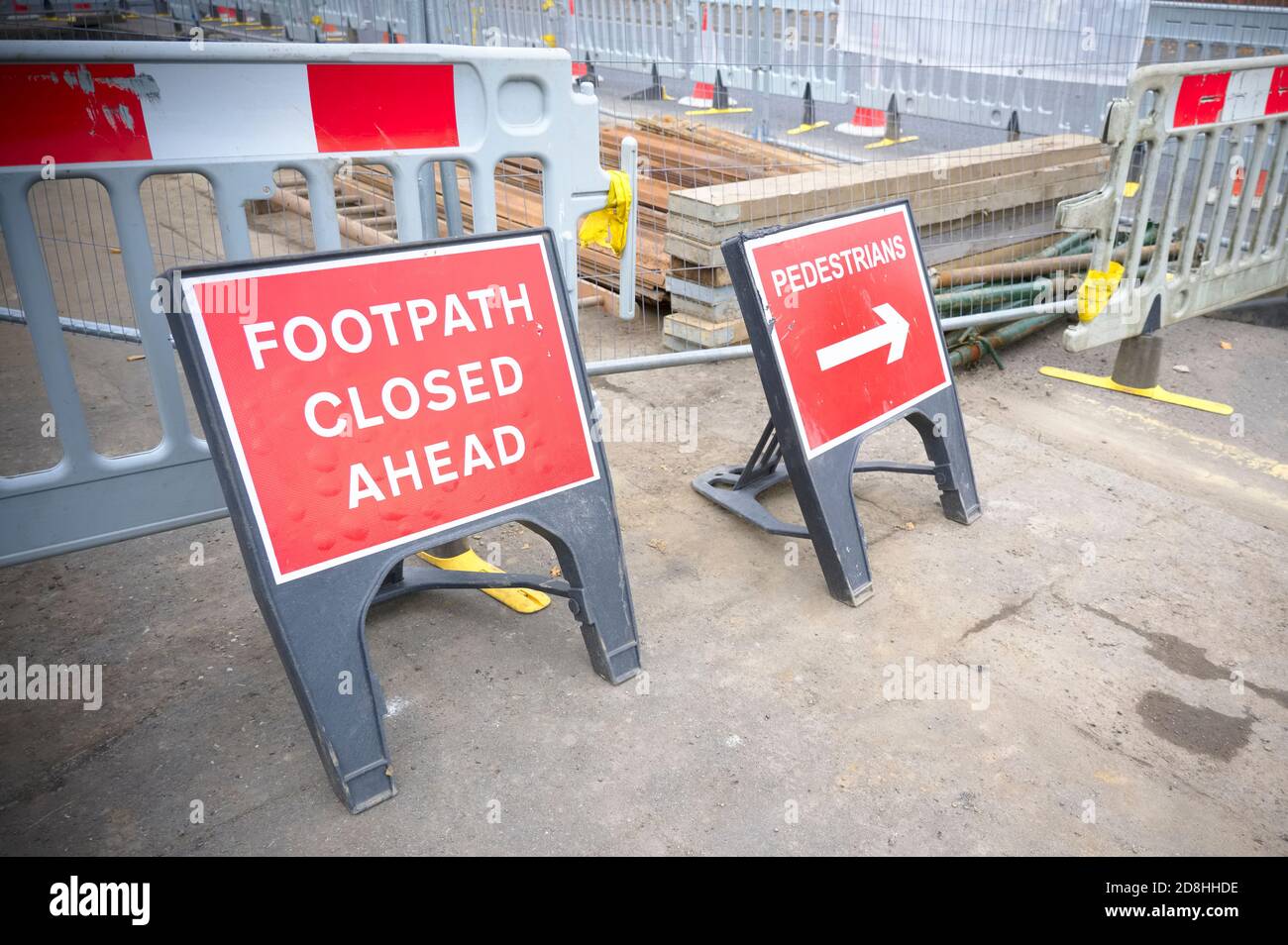 Footpath closed sign for pedestrian safety from road construction Stock ...
