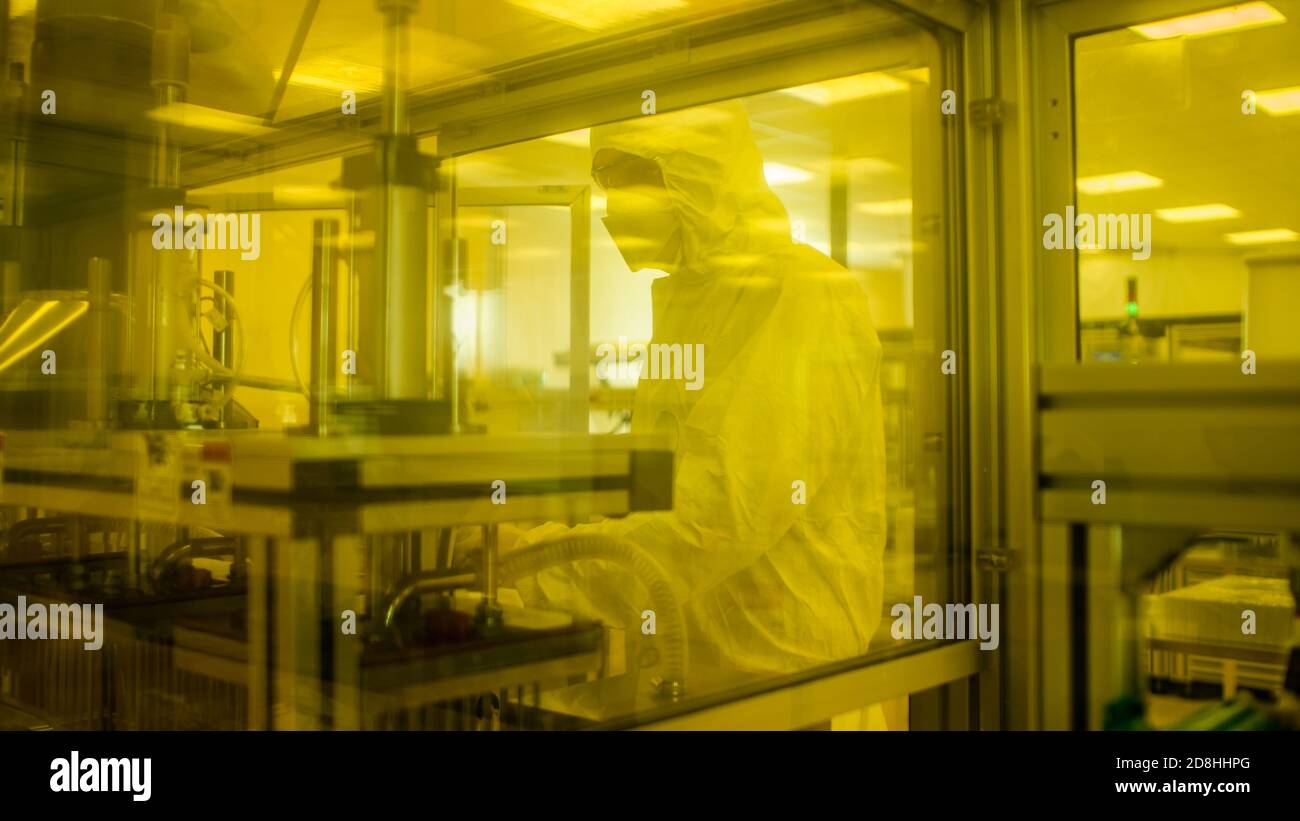 In manufacturing facility scientist hi-res stock photography and images ...