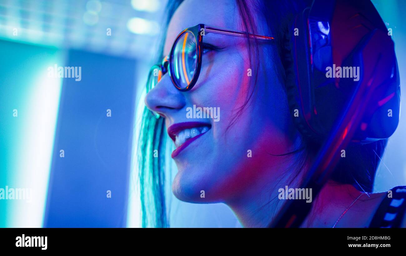 Geek girl hi-res stock photography and images - Alamy