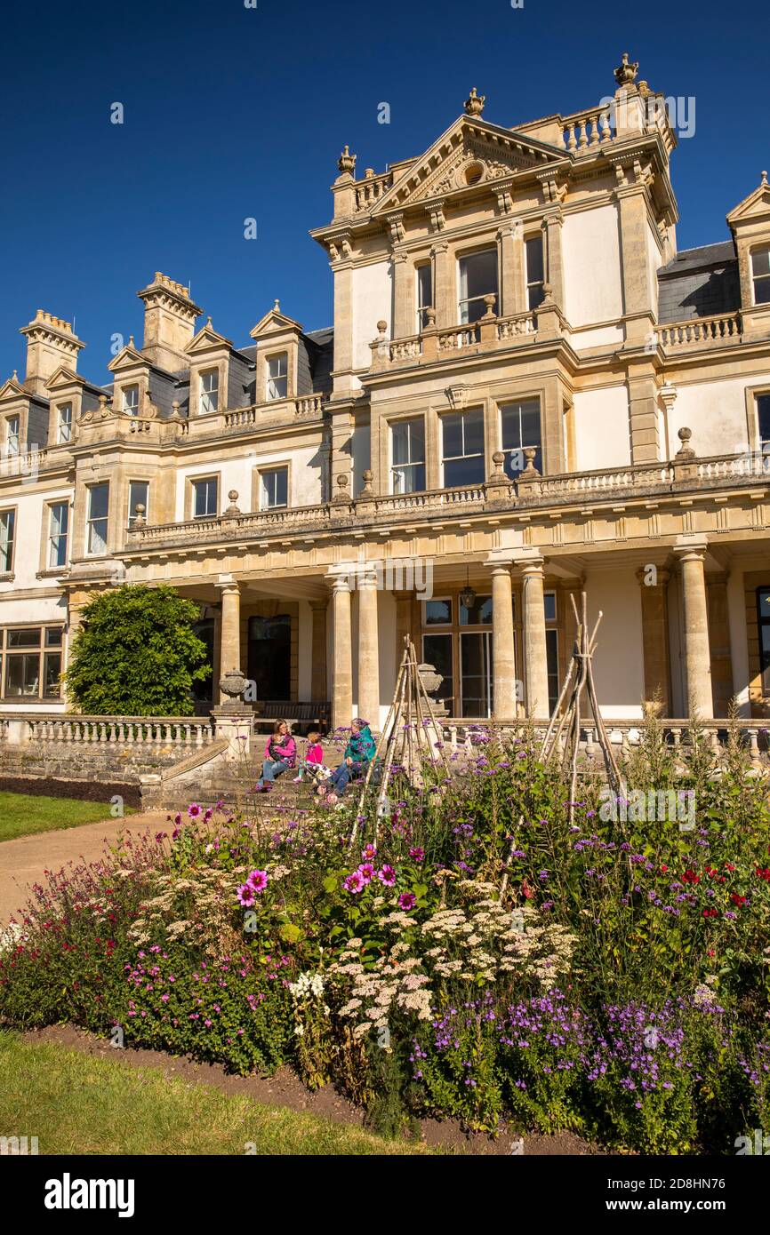 Stately home welsh architecture hi-res stock photography and images - Alamy
