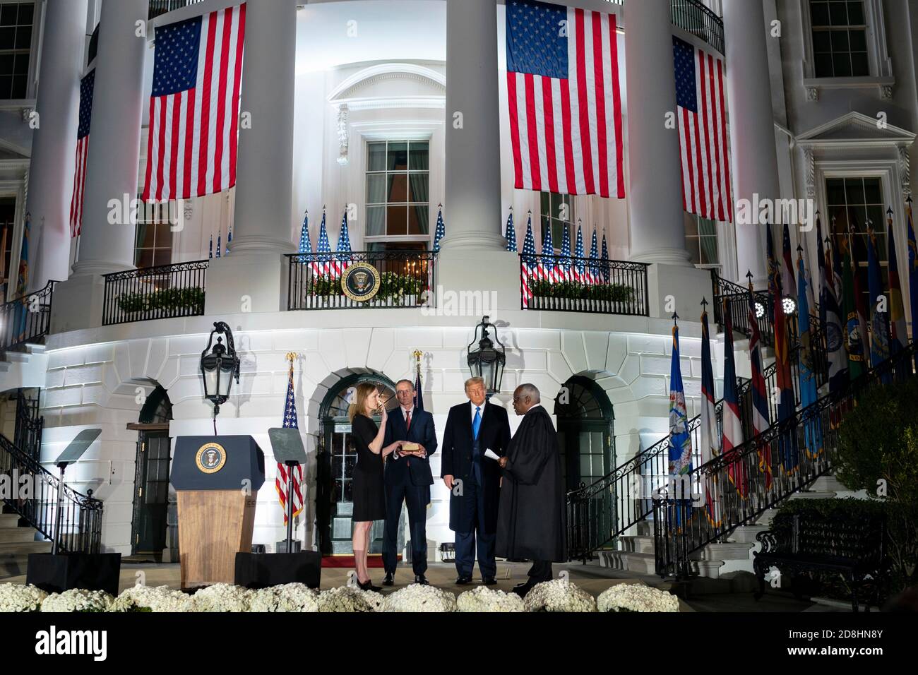 Clarence thomas swearing in hi-res stock photography and images - Alamy