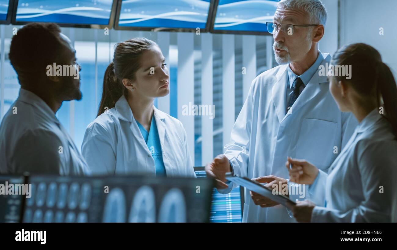 Female scientist meeting screen hi-res stock photography and images - Alamy