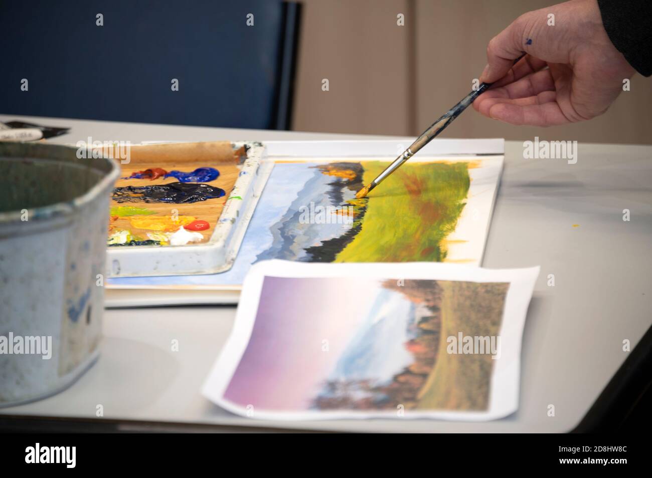 Artish paint brush hi-res stock photography and images - Alamy