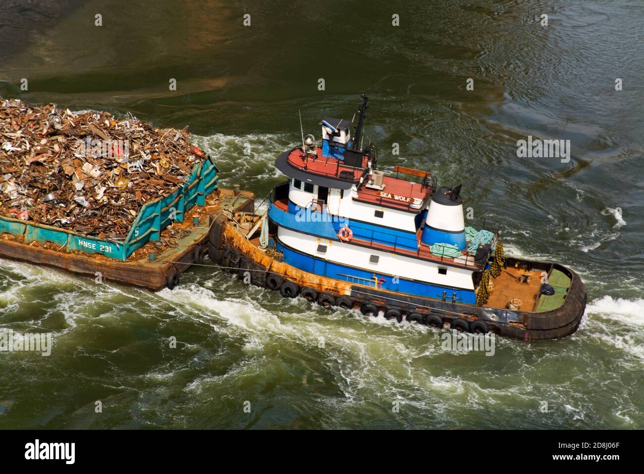 Metal recycling Barge, East River, Upper East Side, Manhattan, New York ...