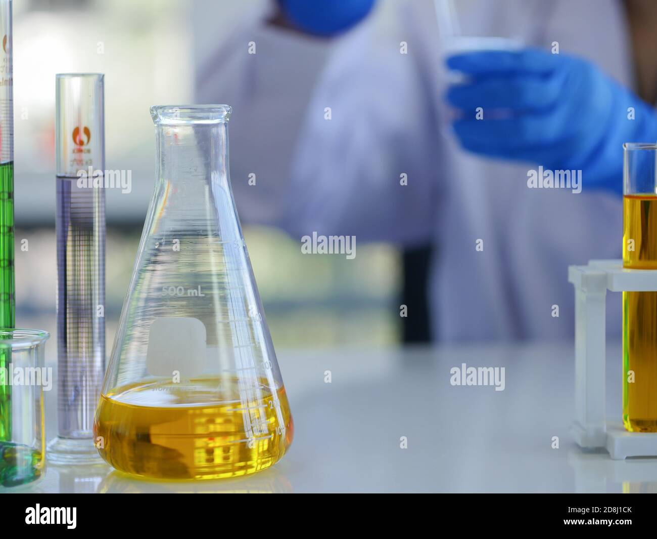 Cylinder beaker hi-res stock photography and images - Alamy