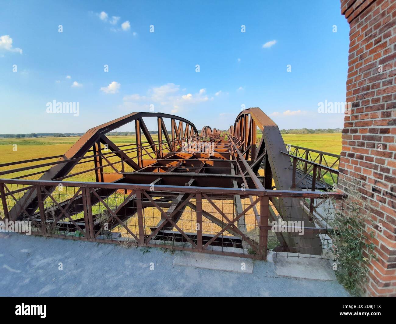 Side view of the truss structure railroad bridge Stock Photo - Alamy