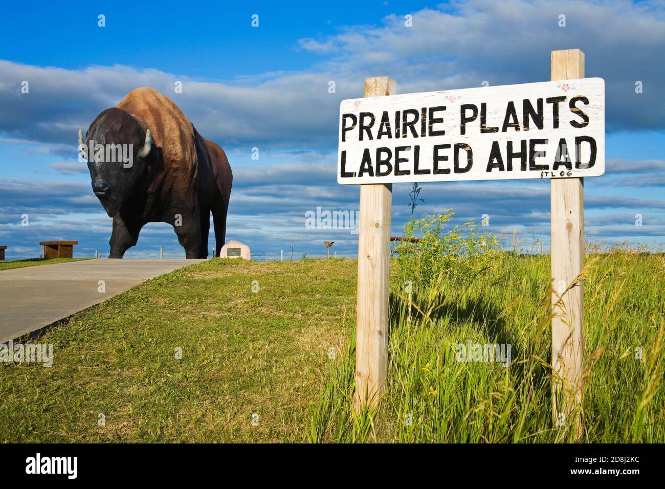 World's Largest Buffalo Monument by Elmer Petersen, Frontier Village ...