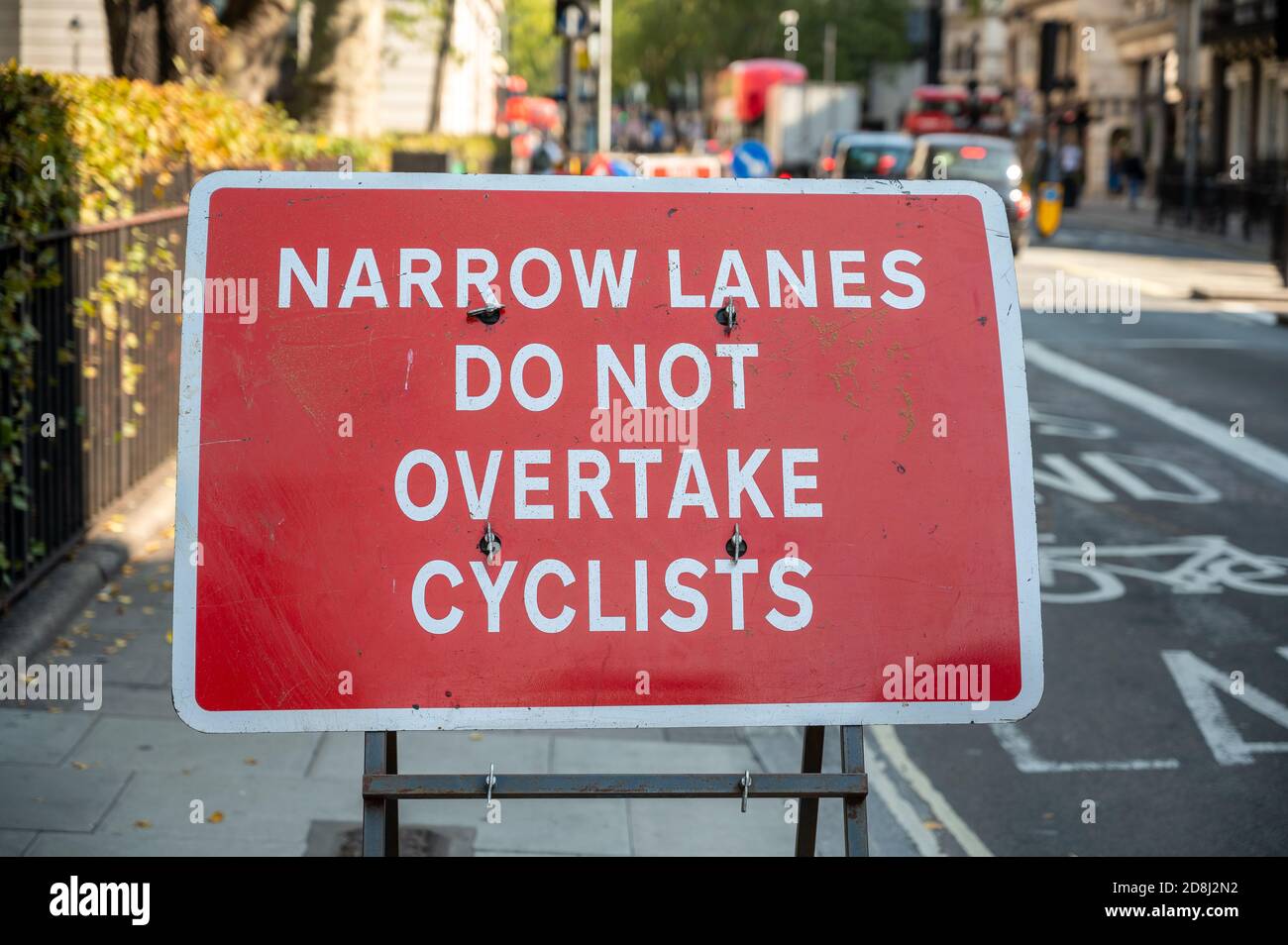 Narrow lane do not overtake cyclists sign hi-res stock photography and ...