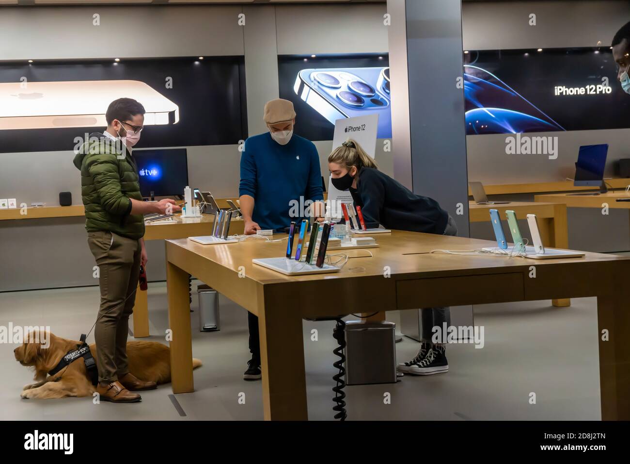 Visitors to the Apple store in the Meatpacking District of New York on ...