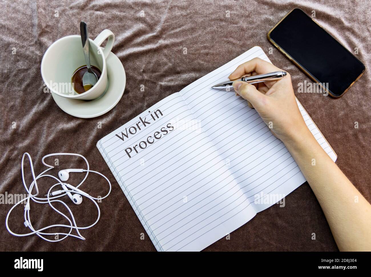 Paper cell notebook hand hi-res stock photography and images - Alamy
