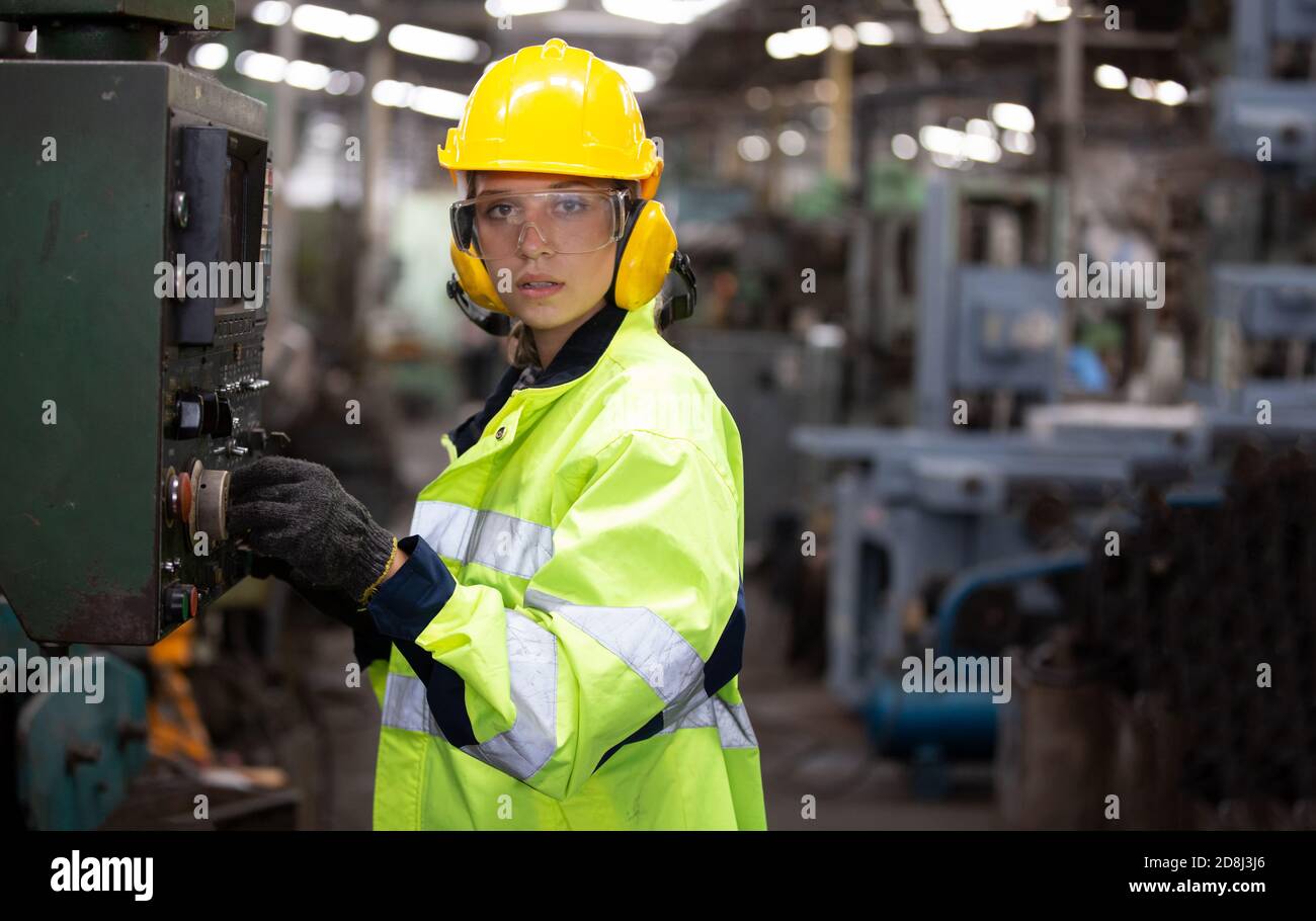 Female Engineers operating a cnc machine in factory Stock Photo - Alamy