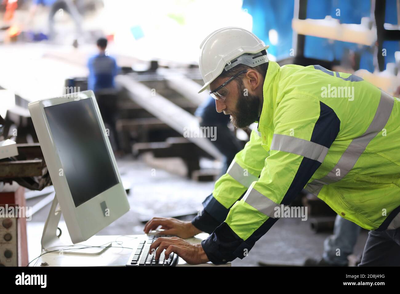 construction worker using laptop, Engineer standing with confident ...