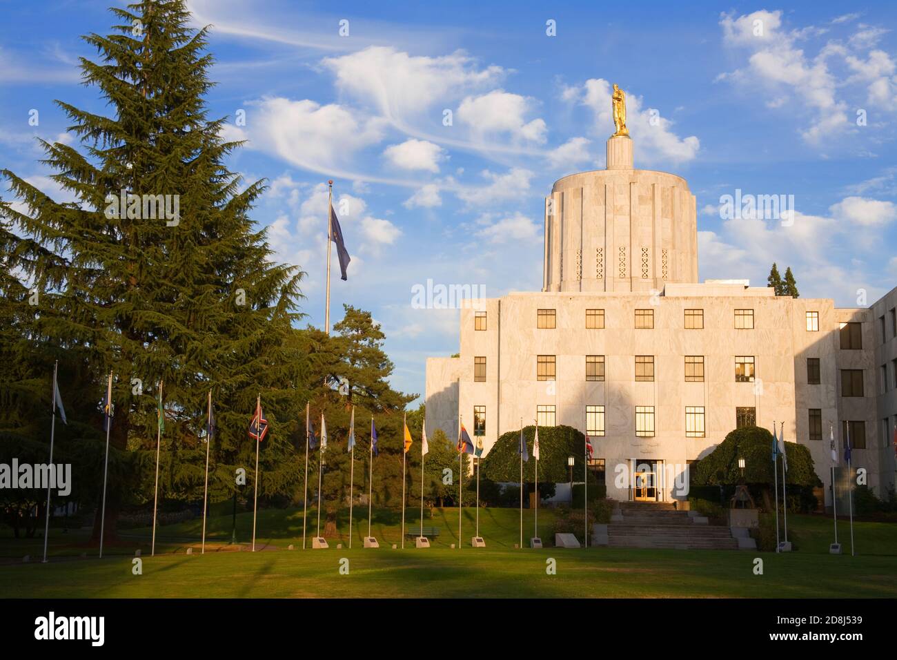 State Capitol building in Salem Stock Photo - Alamy