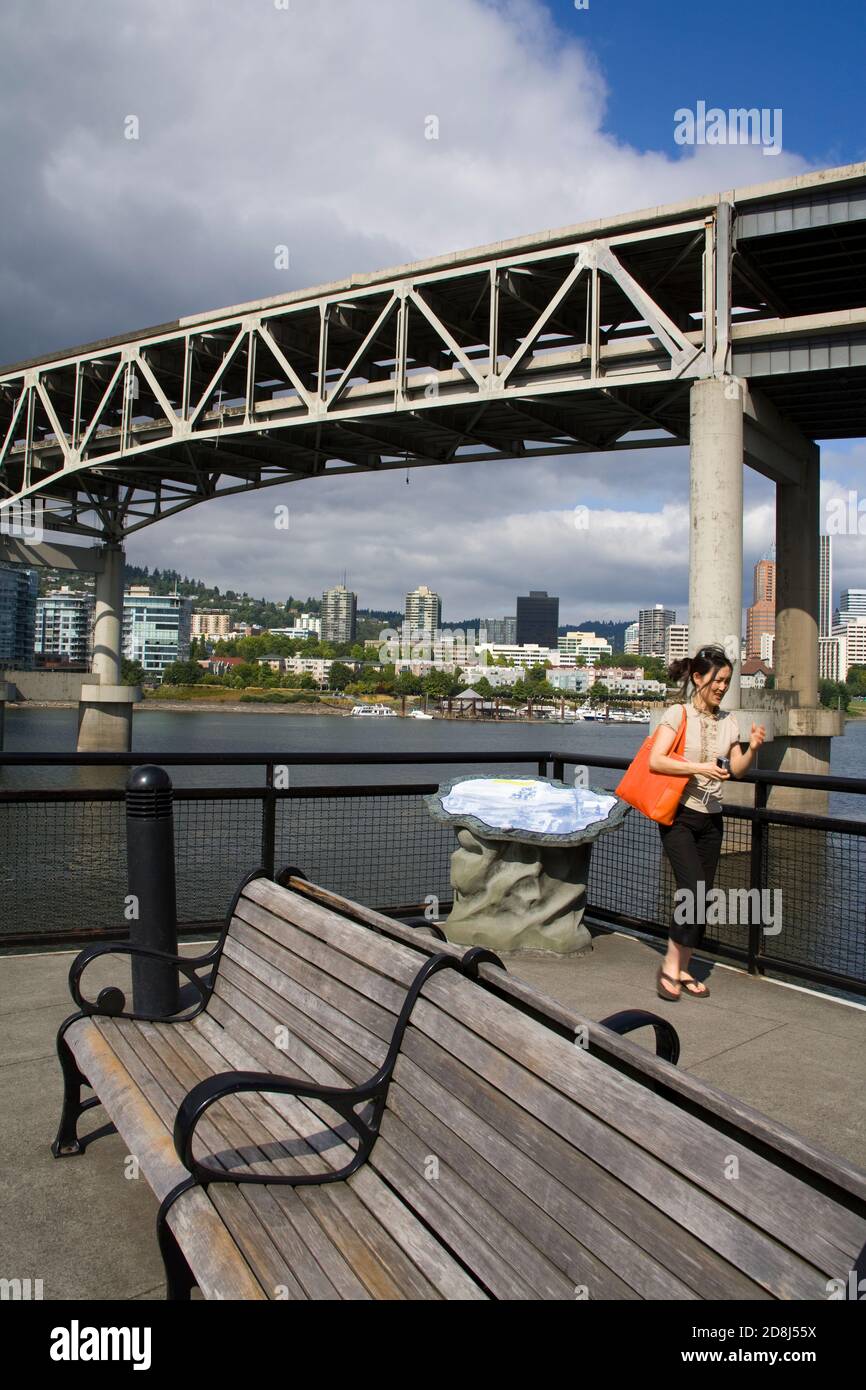 Marquam Bridge over the Willamette River in Portland, Oregon, USA Stock ...