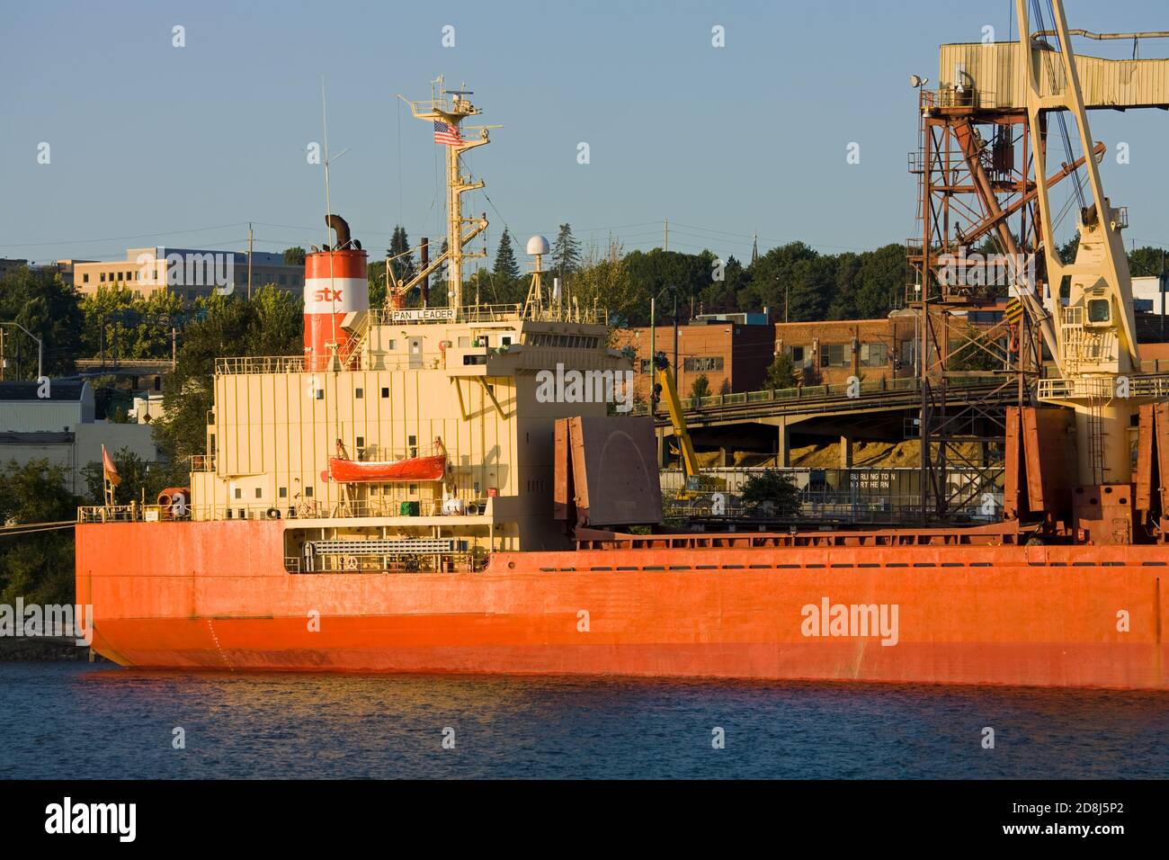 Grain Silos at the commercial docks in Portland, Oregon, USA Stock ...