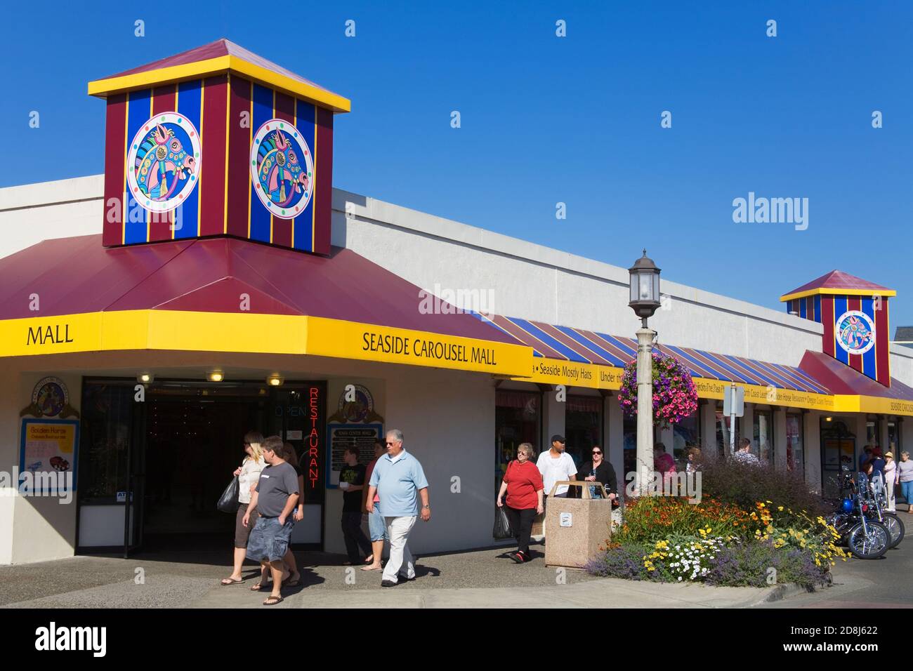 Downtown Seaside shopping district Stock Photo - Alamy