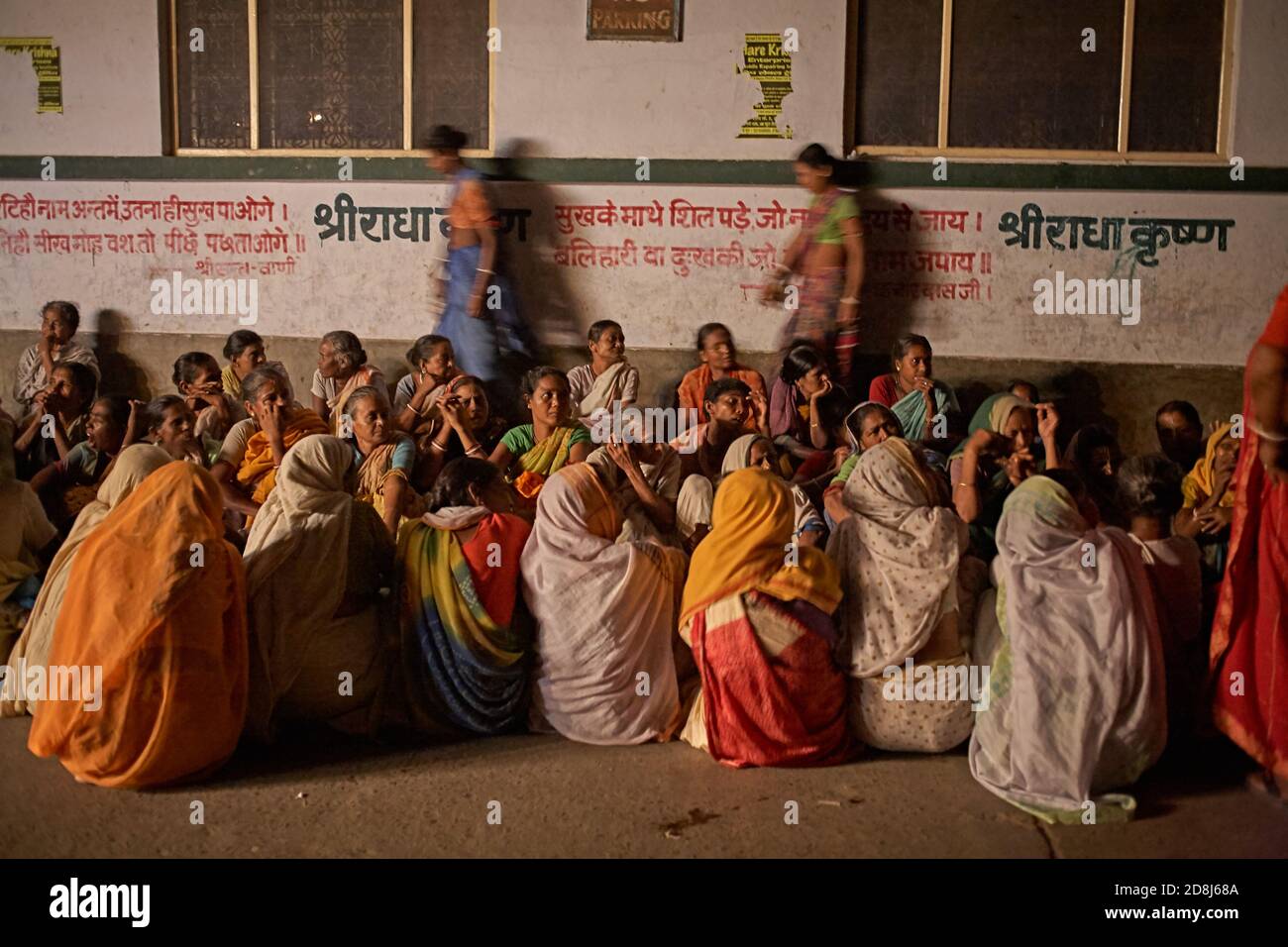 Homeless food line hi-res stock photography and images - Alamy