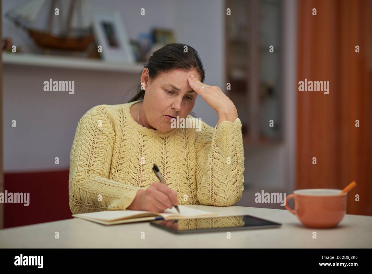 Woman worried face mask hi-res stock photography and images - Alamy