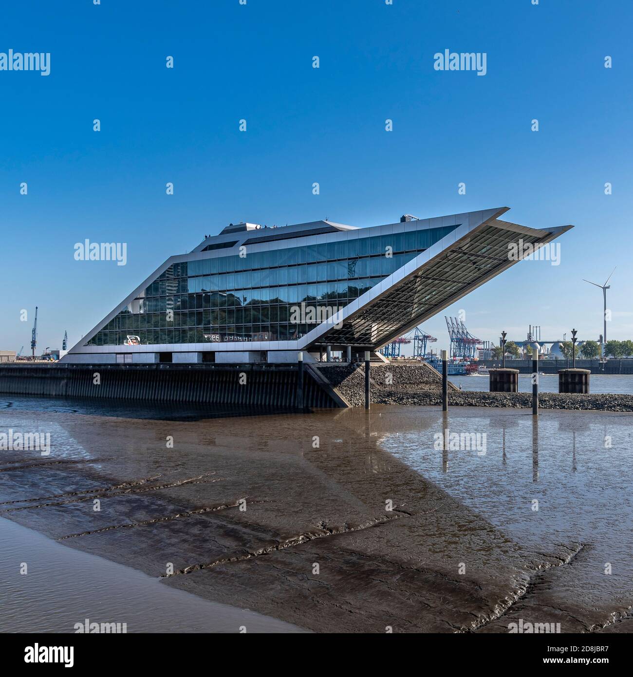 This pointy ship-shaped building is the Dockland Office Building in ...