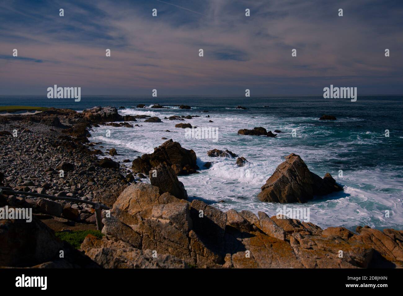 Ocean waves hitting rocks hi-res stock photography and images - Alamy