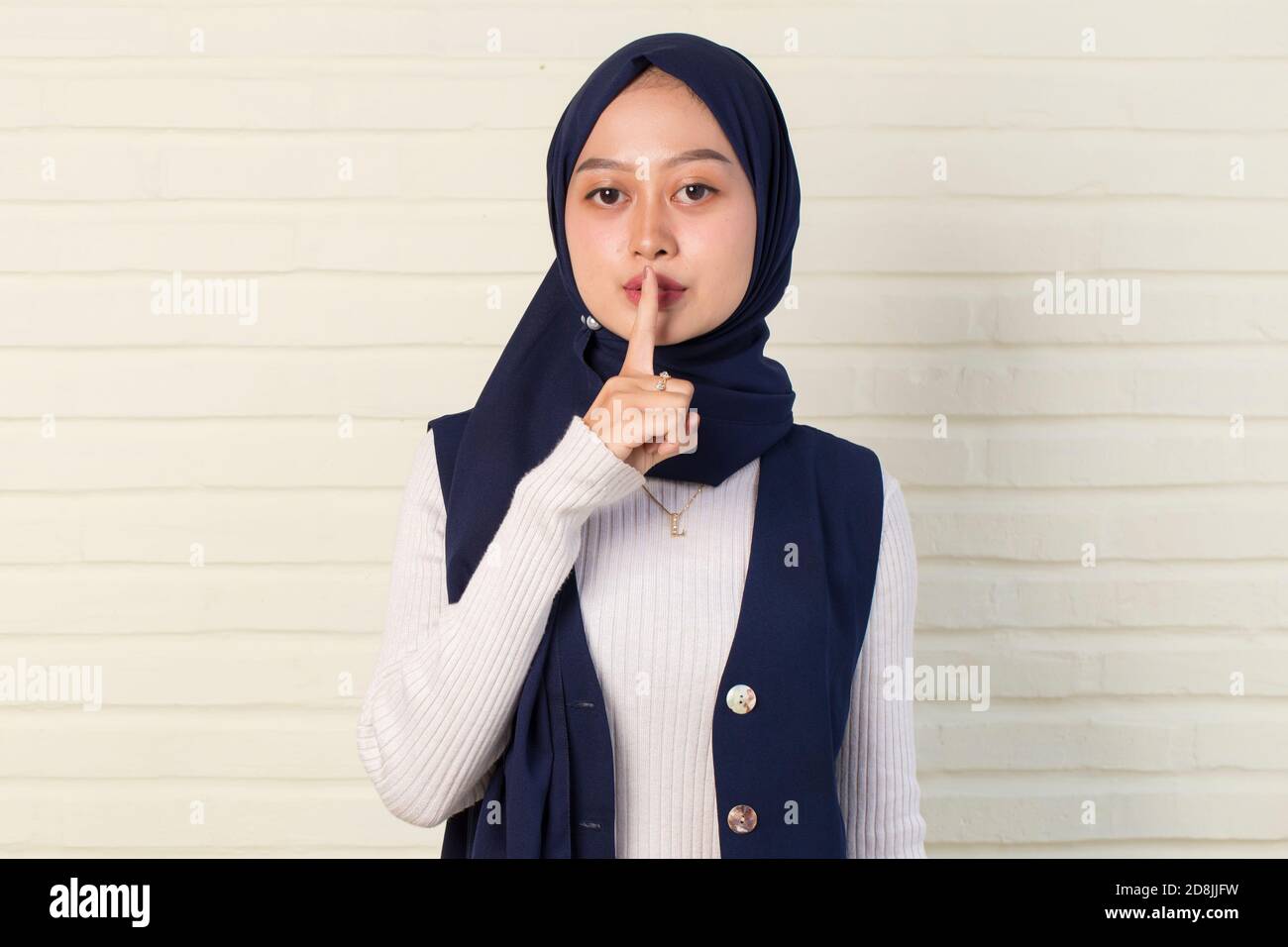 Secret young asian muslim woman in hijab Stock Photo - Alamy