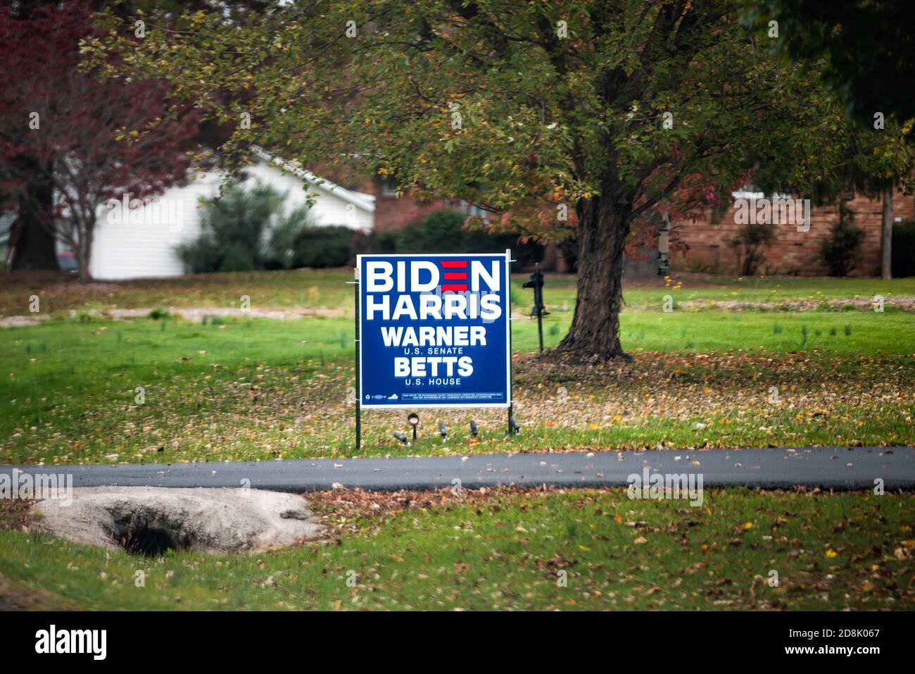 Us election signage hi-res stock photography and images - Alamy
