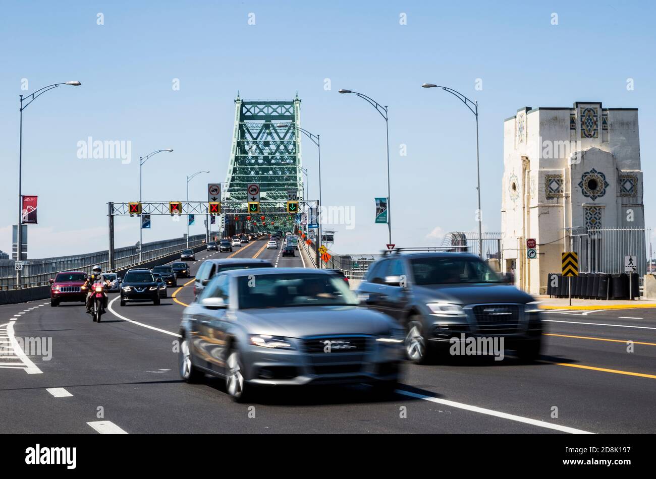 Traffic on the Jacques Cartier Bridge in Montreal, Quebec, Canada Stock ...