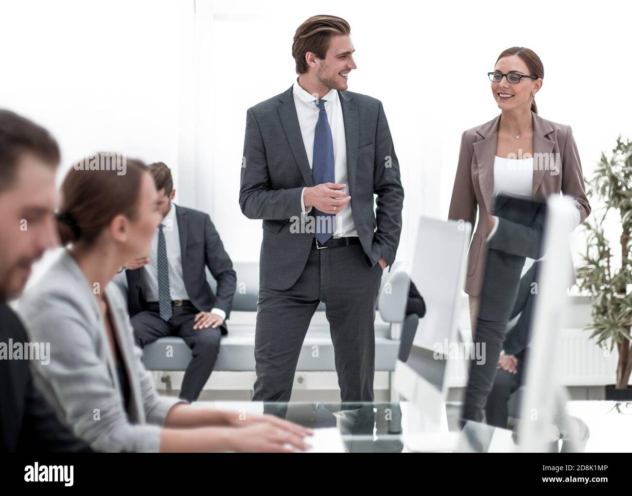 employees use computers to work with clients Stock Photo - Alamy