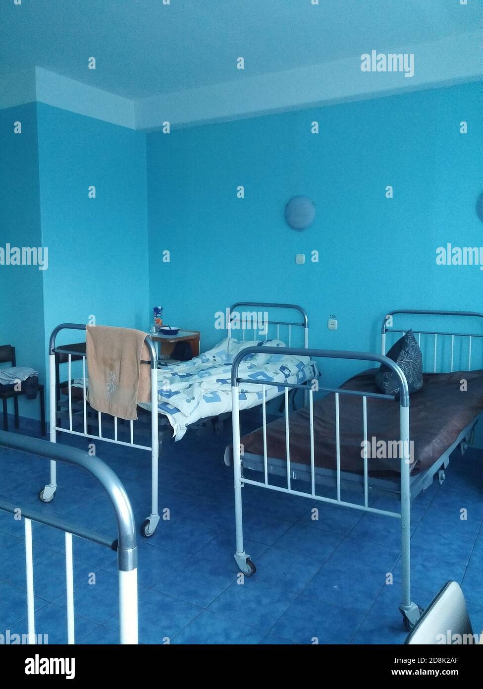 Old hospital bed nobody hi-res stock photography and images - Alamy