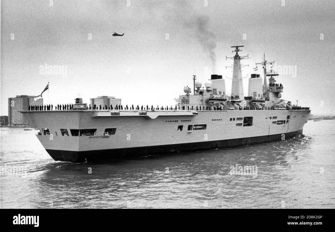 AIRCRAFT CARRIER HMS ILLUSTRIOUS ENTERS PORTSMOUTH PORTSMOUTH Stock ...