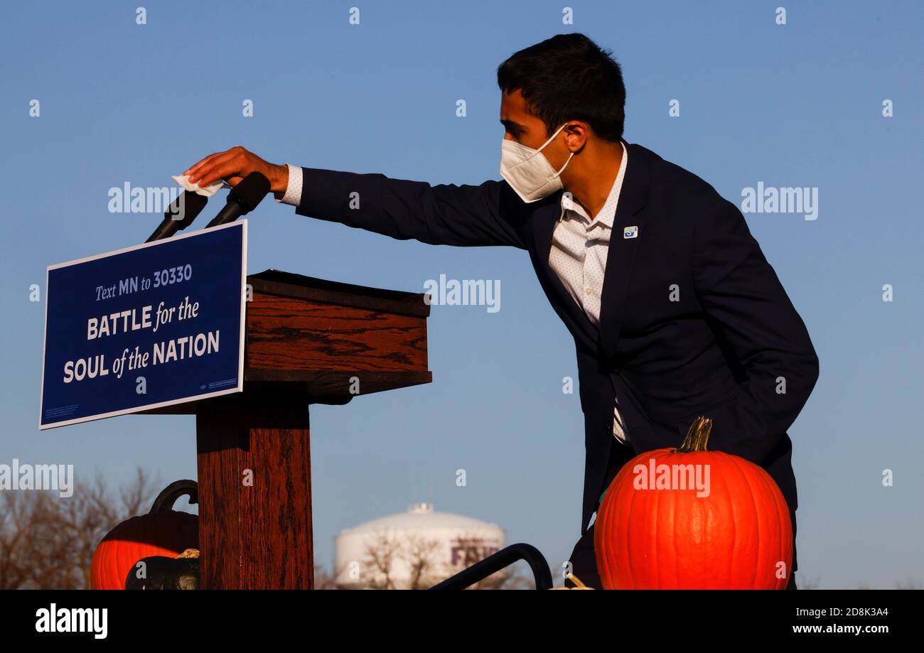 Joe biden campaign staff 2020 hi-res stock photography and images - Alamy