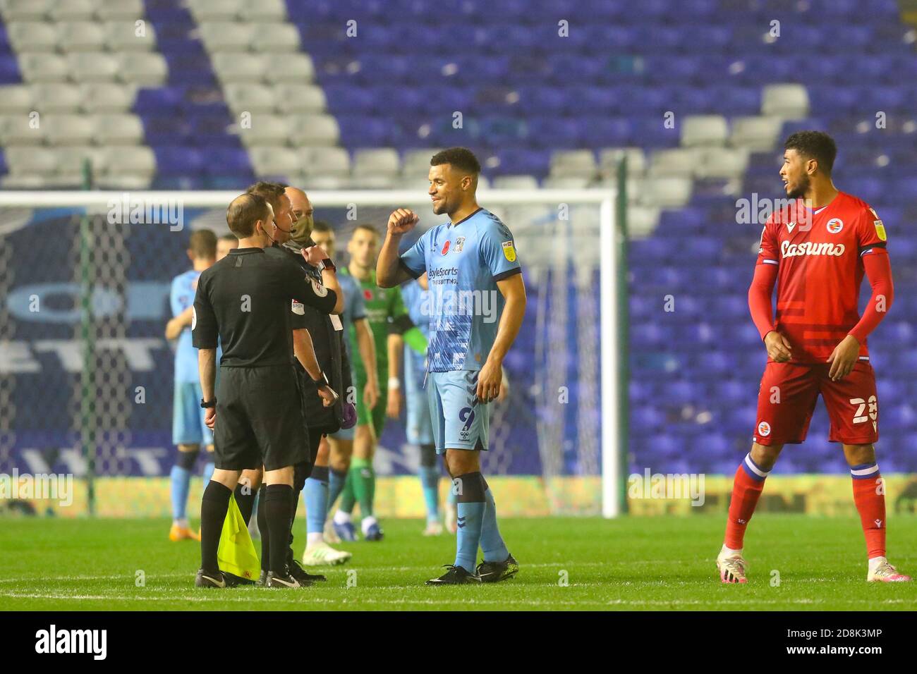 David webb referee hi-res stock photography and images - Alamy