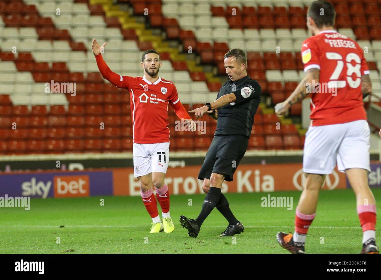 Referee David Webb awards a penalty Stock Photo - Alamy