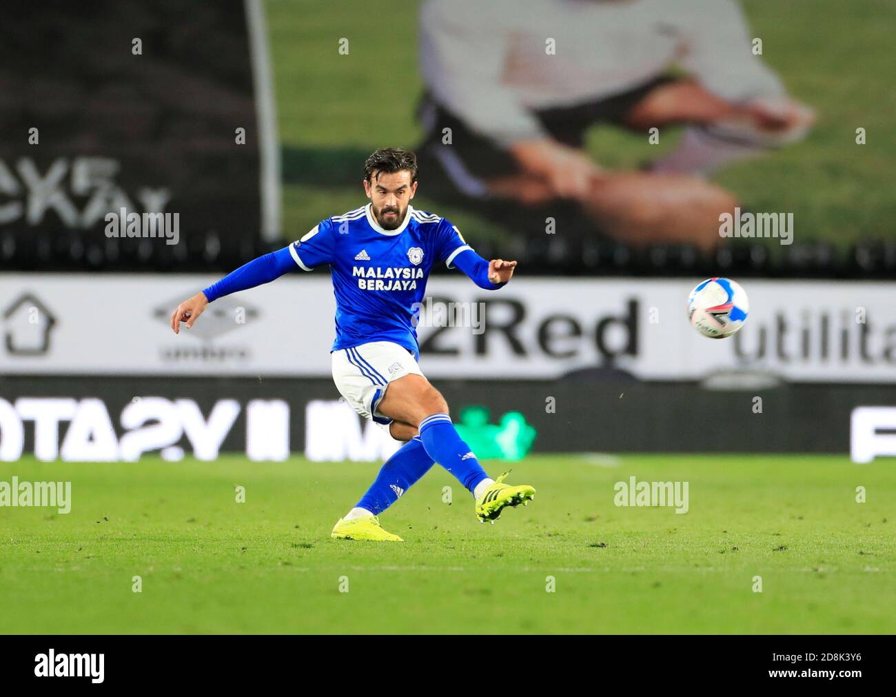 Marlon Pack (21) of Cardiff City passes the ball Stock Photo - Alamy