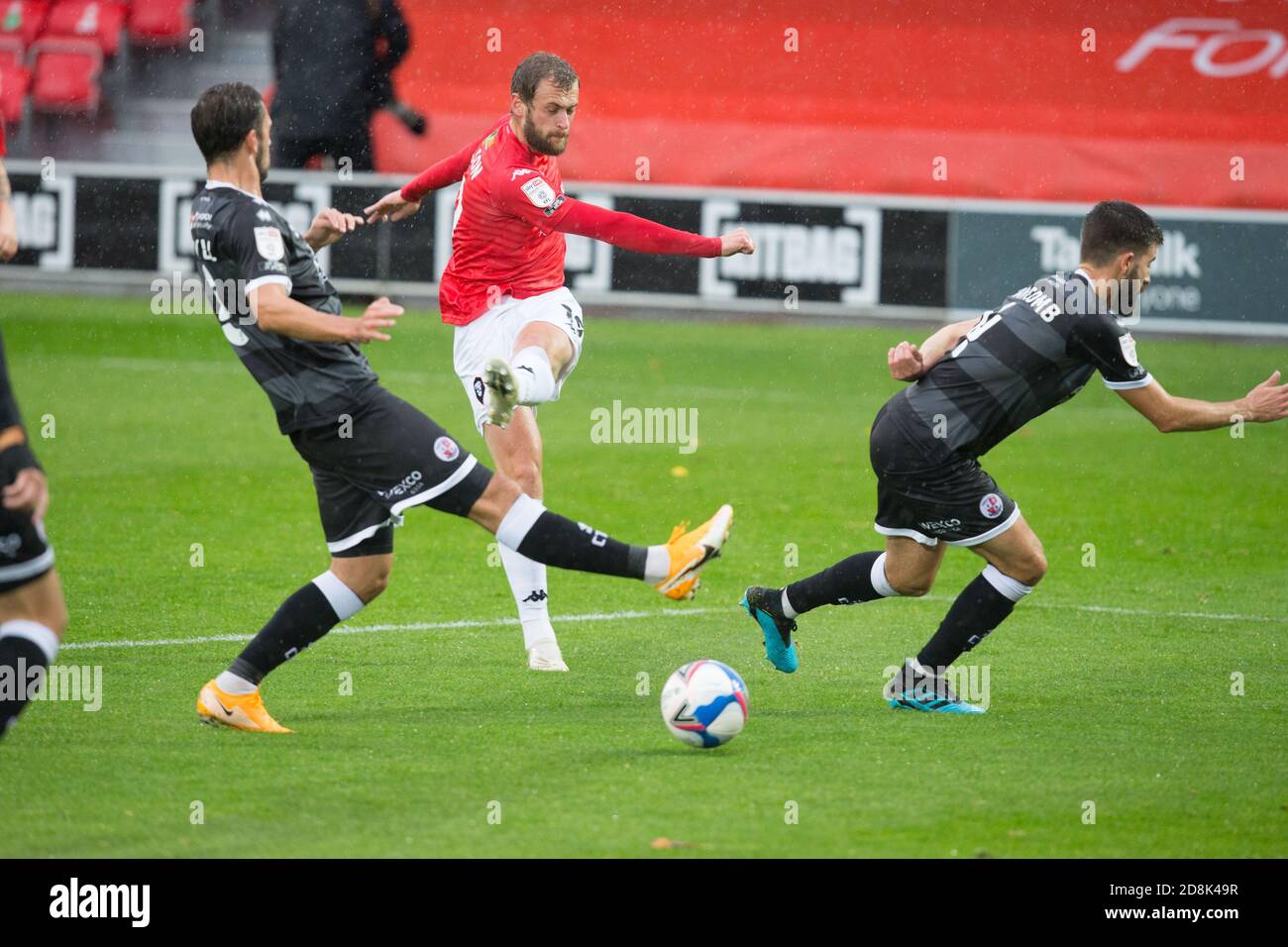 James Wilson (19) of Salford City shoots Stock Photo - Alamy