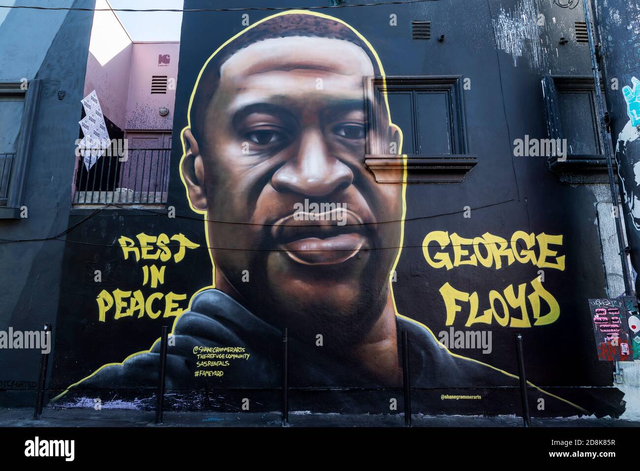 Los Angeles, USA. 30th Oct, 2020. Los Angeles street artist get ...