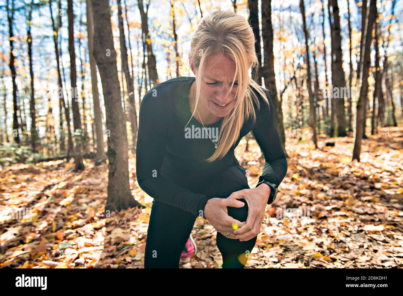 Knee injury female sport hi-res stock photography and images - Alamy