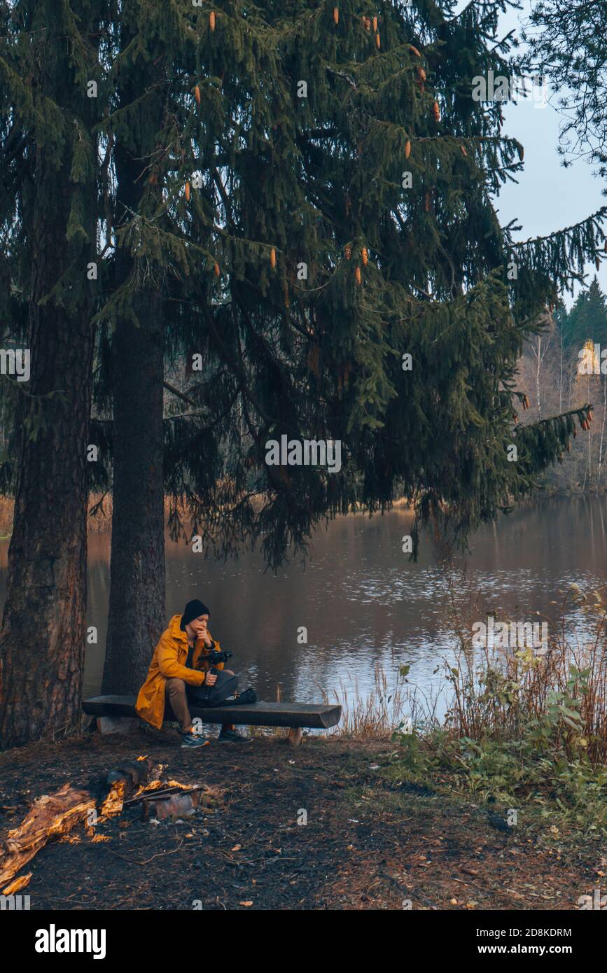 Sit next to the tree hi-res stock photography and images - Alamy