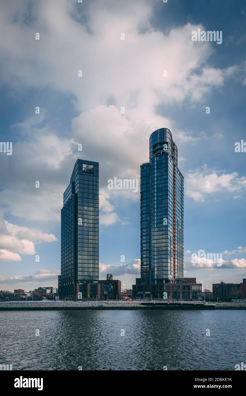 Modern buildings in greenpoint hi-res stock photography and images - Alamy