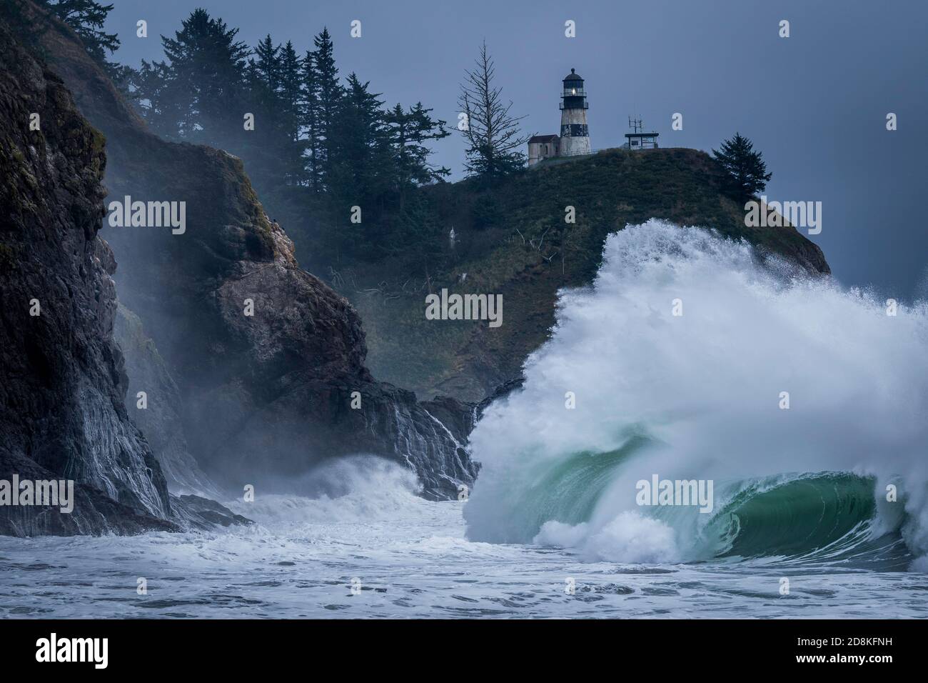 Cape disappointment lighthouse and lookout hi-res stock photography and ...