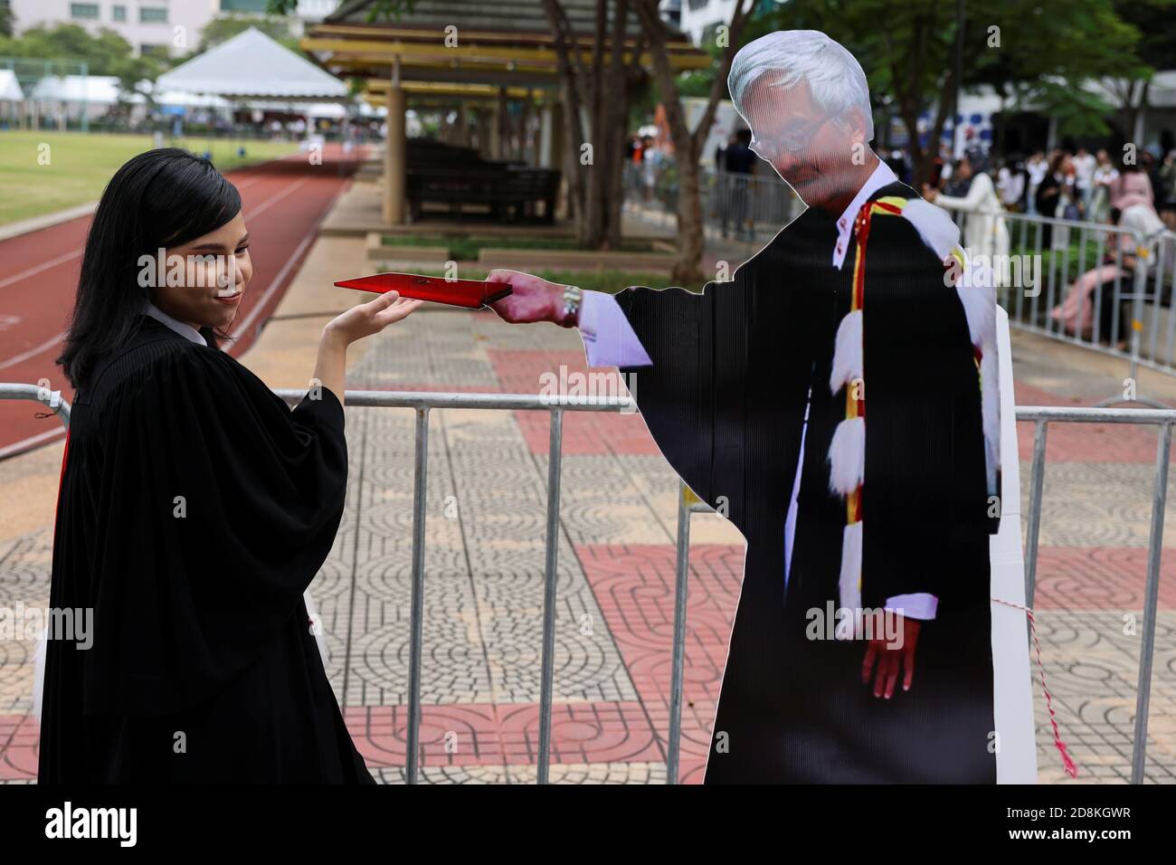 Thailand university student graduation hi-res stock photography and ...
