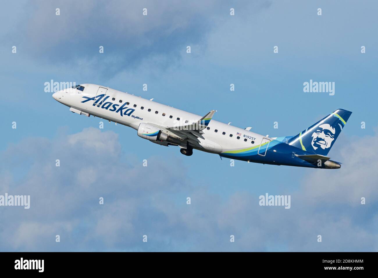 Air alaska embraer hi-res stock photography and images - Alamy