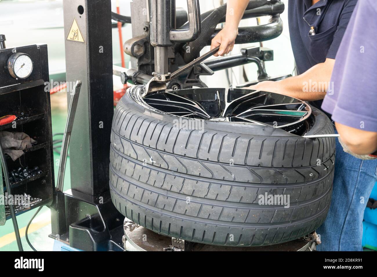 Removing tyre wheel hi-res stock photography and images - Alamy